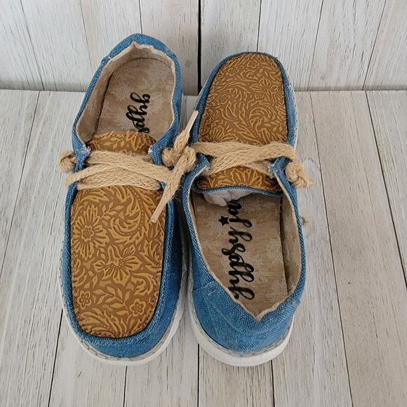 Gypsy Jazz | Shoes | 5 Off Salegypsy Jazz Luma Tooled Turquoise Slip On ...